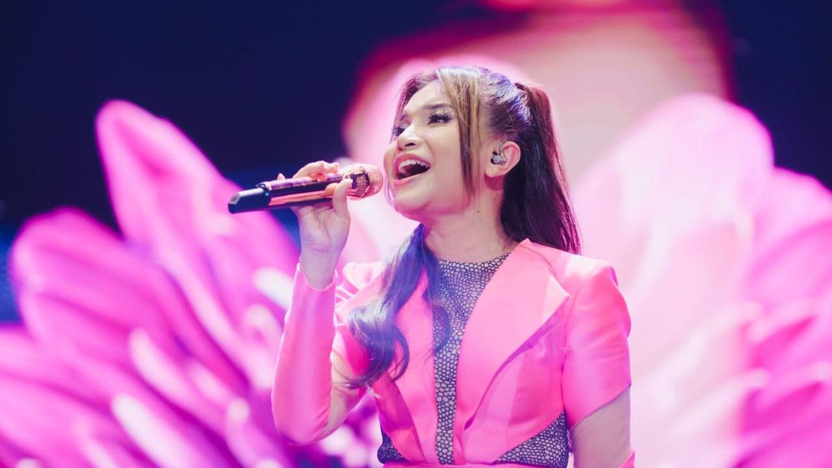 Konser Pertama Rossa di Samarinda Serap 5.500 Penonton, Sang Diva Kaget ...