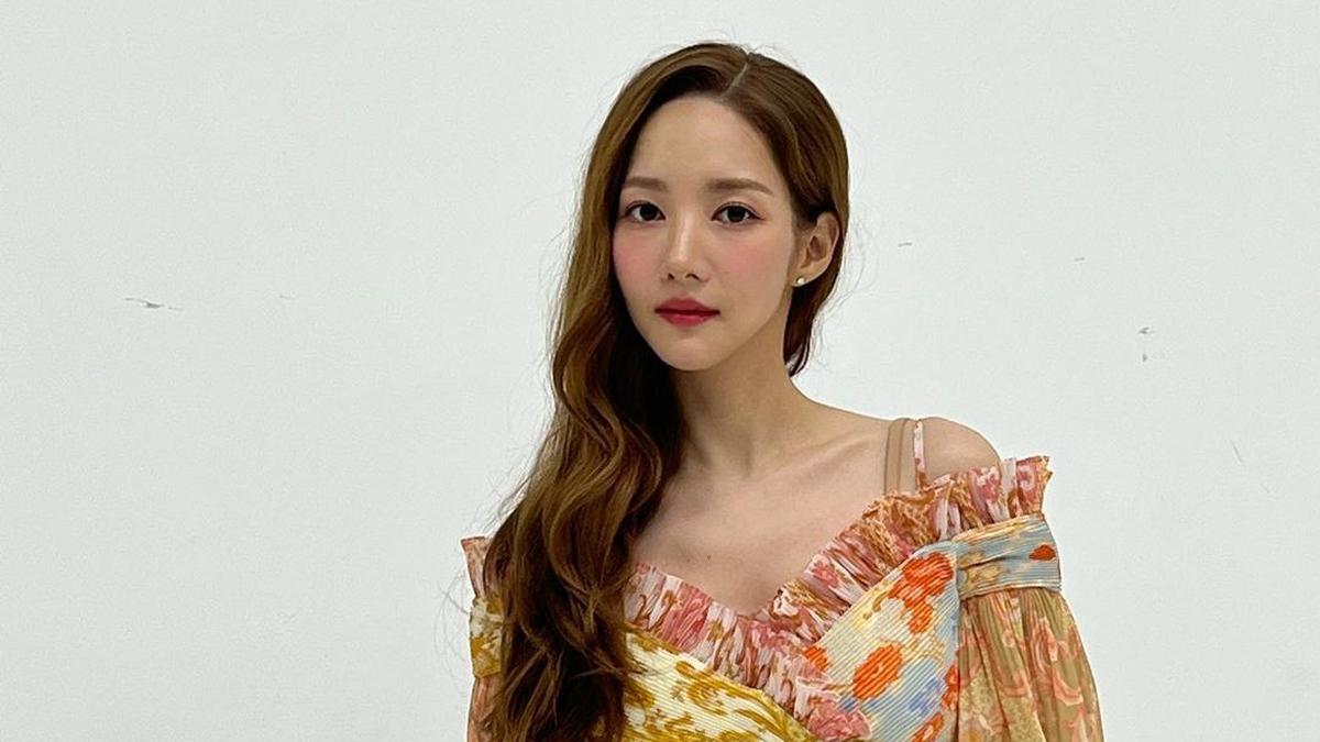 10 Gaya Rambut Panjang Cewek Korea ala Park Min young, Ada Cepol yang ...
