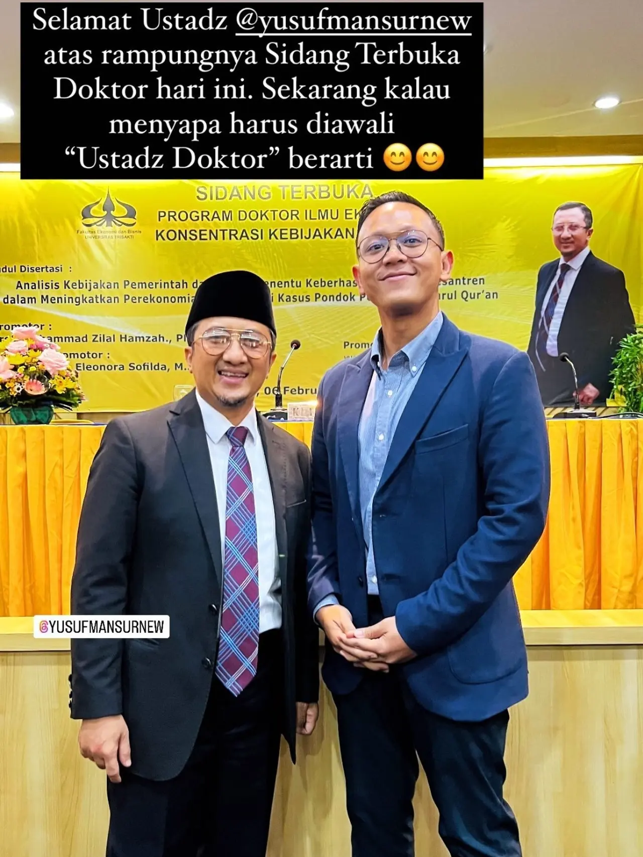 7 Potret Ustaz Yusuf Mansur Wisuda Doktor, Sosok Istri Curi Perhatian - Hot Liputan6.com