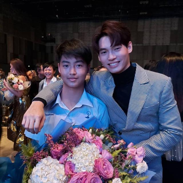 Tak Kalah Hits, Ini Potret 6 Kebersamaan Win Metawin dan Sang Adik ...