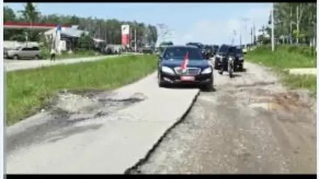 Jokowi Susuri Jalan Rusak Parah di Lampung dengan Mobil Kepresidenan - News Liputan6.com