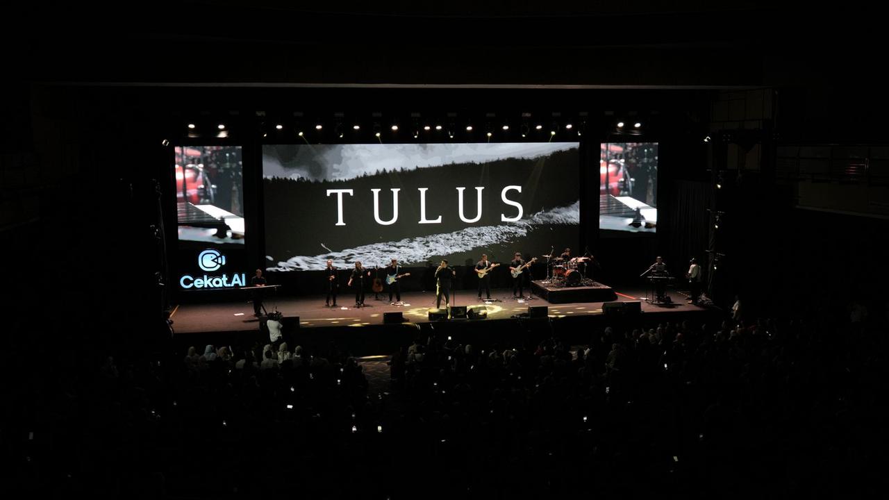 Potret Tulus Manggung di Ajang Cekat Innov 25 Jakarta, Tampil Nyaman ...