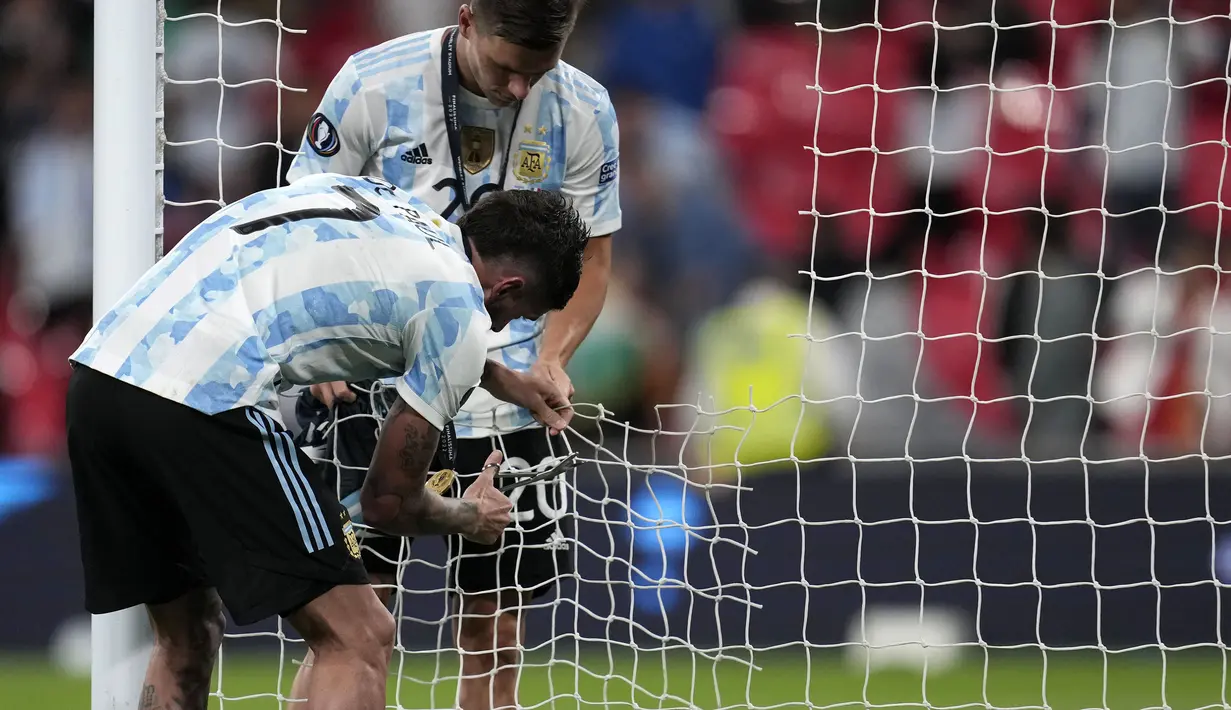 Foto: Tingkah Para Pemain Argentina saat Bolongi Gawang Wembley usai ...