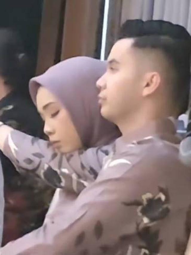 Viral Momen Manis Cowok saat Pasangan Ngantuk di Kondangan Ini Tuai ...