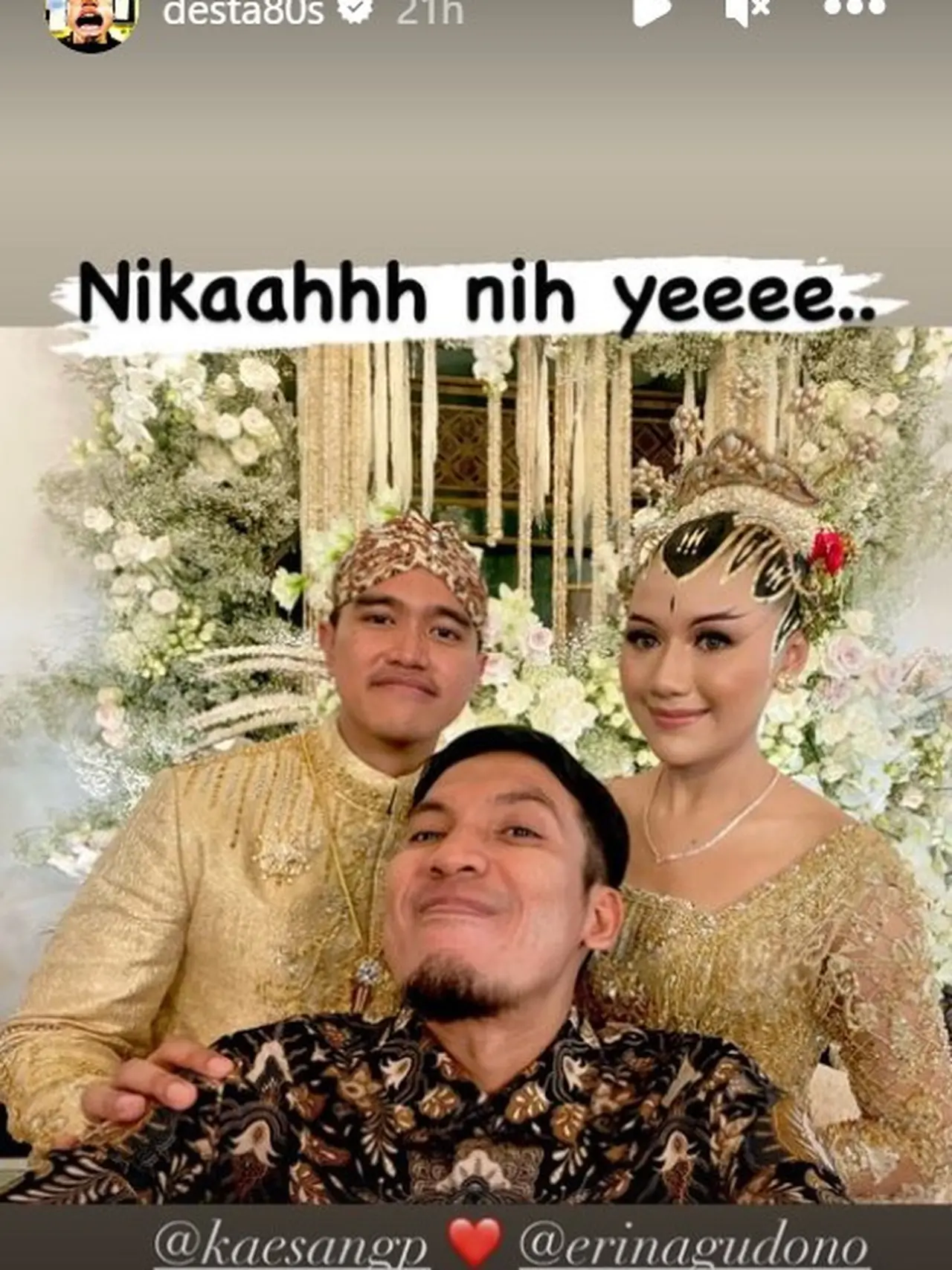 Tingkah Usil Desta di Pernikahan Kaesang dan Erina - Entertainment Fimela.com