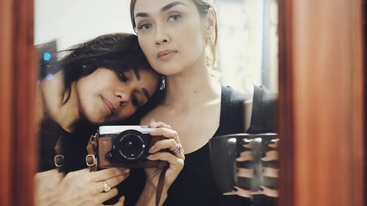 6 Momen Kedekatan Adinia Wirasti dan Sara Wijayanto, Kompak Sejak Kecil ...