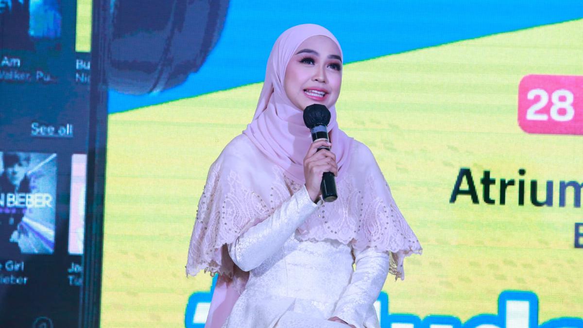 Akui Bukan Penyanyi, Nyatanya Album Ria Ricis Raih Penjualan Tertinggi ...