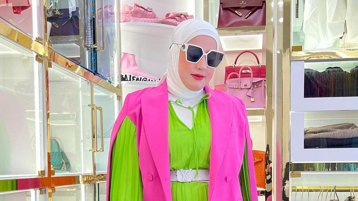 8 Potret Gaya Tasyi Athasyia yang Gemar Pakai Outfit Cerah dan Tas Mewah