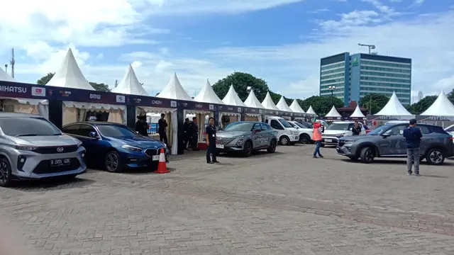 Begini Syarat dan Ketentuan Test Drive Mobil Baru di IIMS 2023 ...