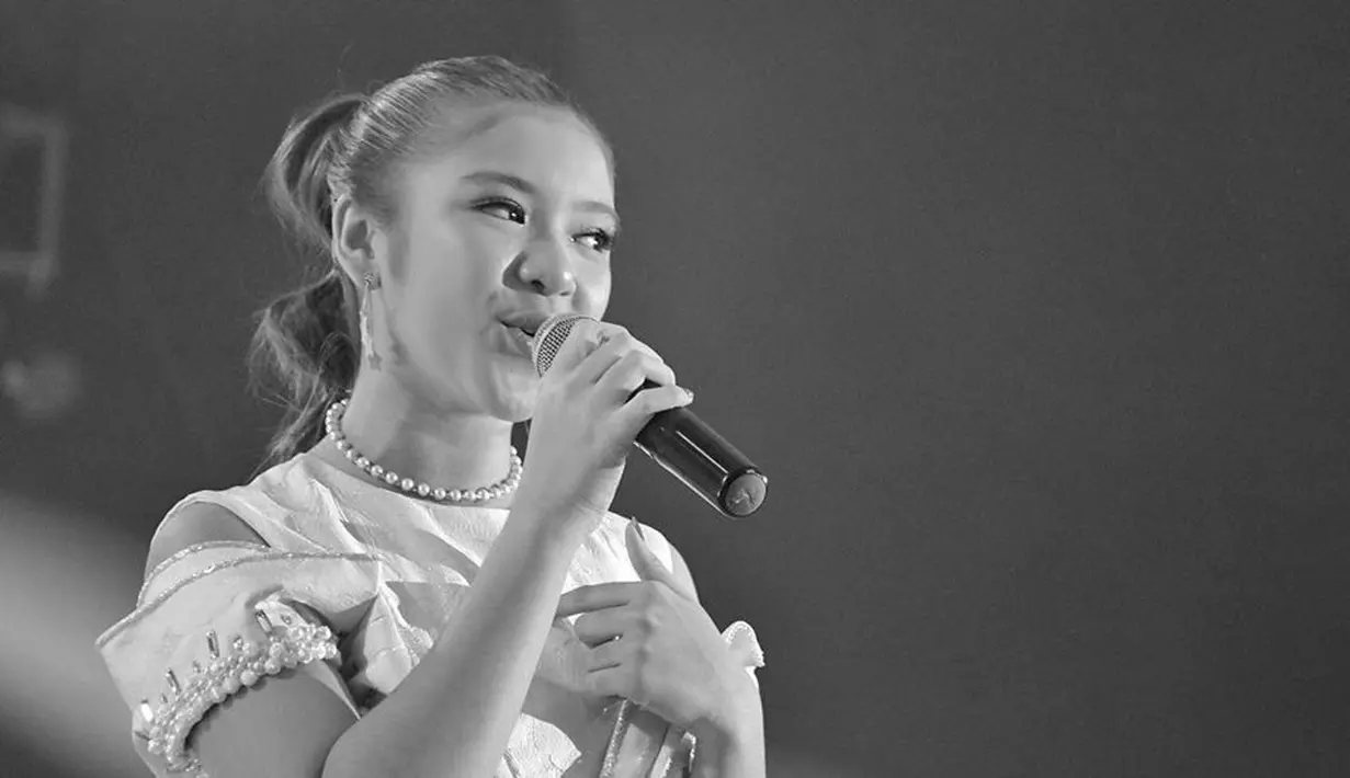 FOTO: Pesona Tiara Anugrah Saat Tampil di Atas Panggung, Menawan - Foto ...