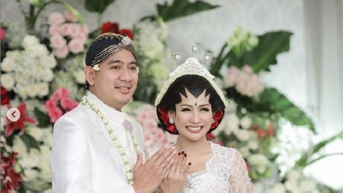 Perdana, Tata Janeeta Akhirnya Perlihatkan Wajah Sang Suami