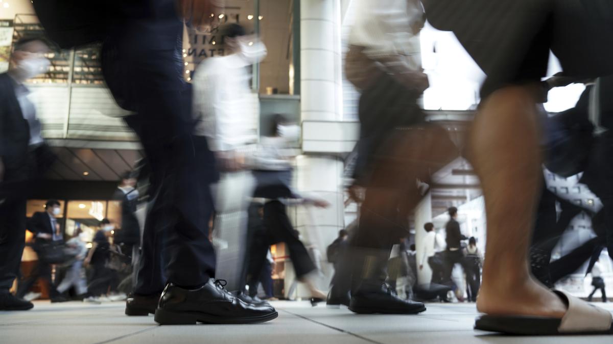 FOTO: Hiruk-Pikuk Jam Sibuk di Tokyo Usai Jepang Akhiri Darurat Covid-19 - Foto Liputan6.com