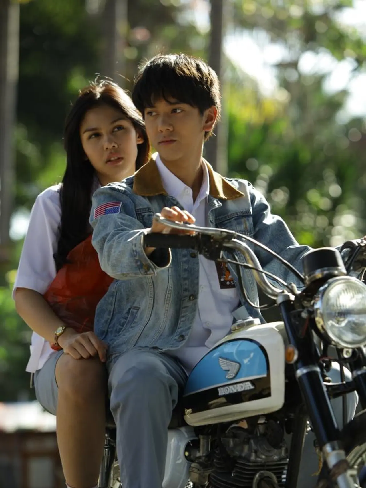 36 Kata-Kata Dilan 1991 yang Romantis, Bikin Baper dan Tersipu Malu ...