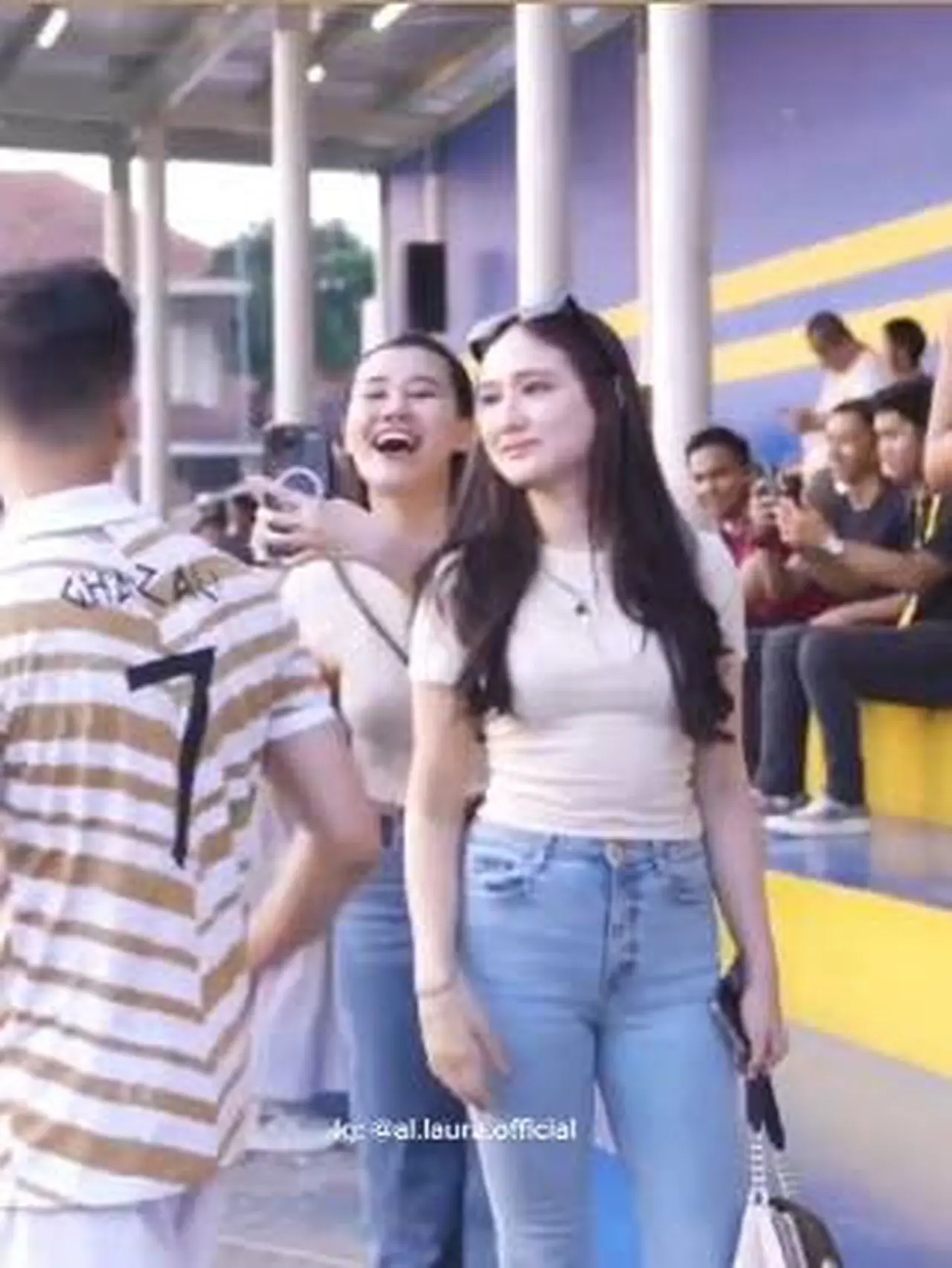 6 Potret Kemesraan Al Ghazali dan Laura Moane saat Main Bola Ini Bikin Penggemar Baper - Hot ...