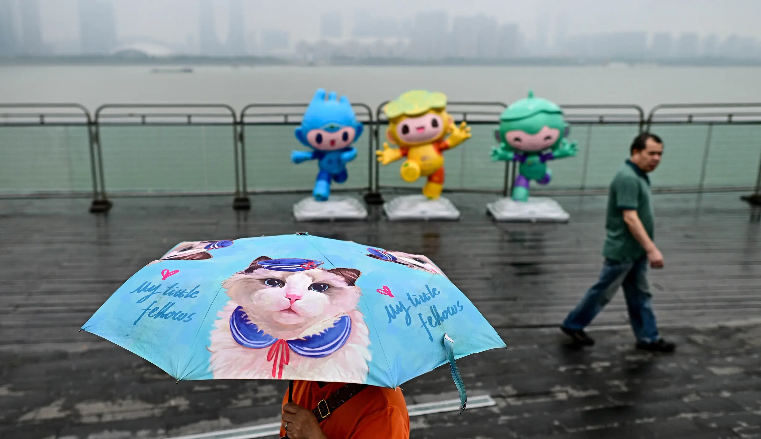 Maskot dan Poster Asian Games ke-19 Hiasi Pedestrian Sungai Qiantang di ...