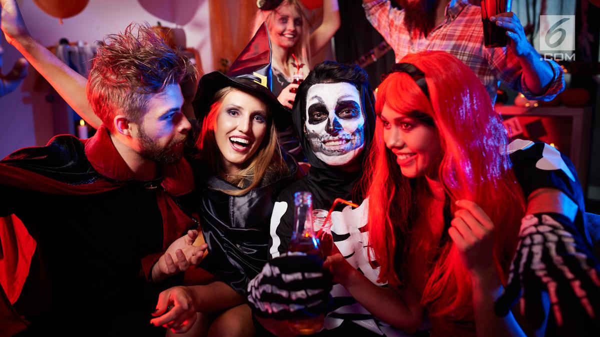 100 Spooky Halloween Pick Up Lines to Charm Your Boo