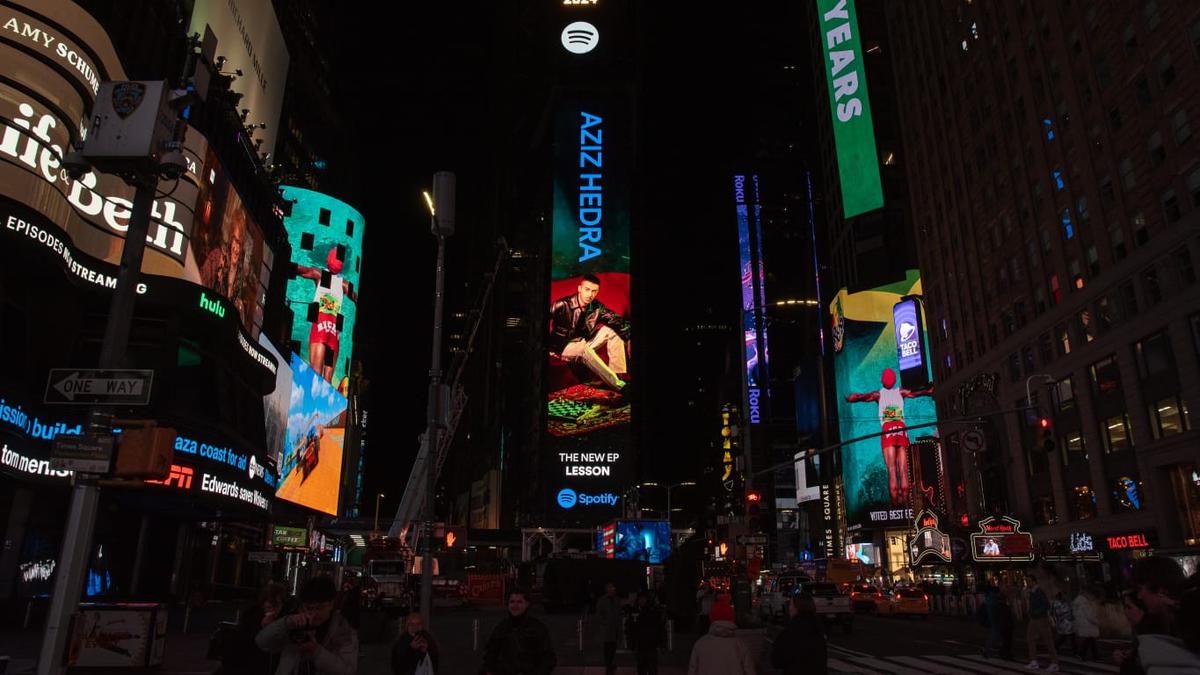 Mini Album Aziz Hedra Didukung oleh Spotify Global, Tayang di Billboard ...