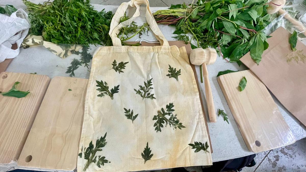 Mengenal Teknik Ecoprint, Alternatif Produksi Tekstil yang Ramah Lingkungan