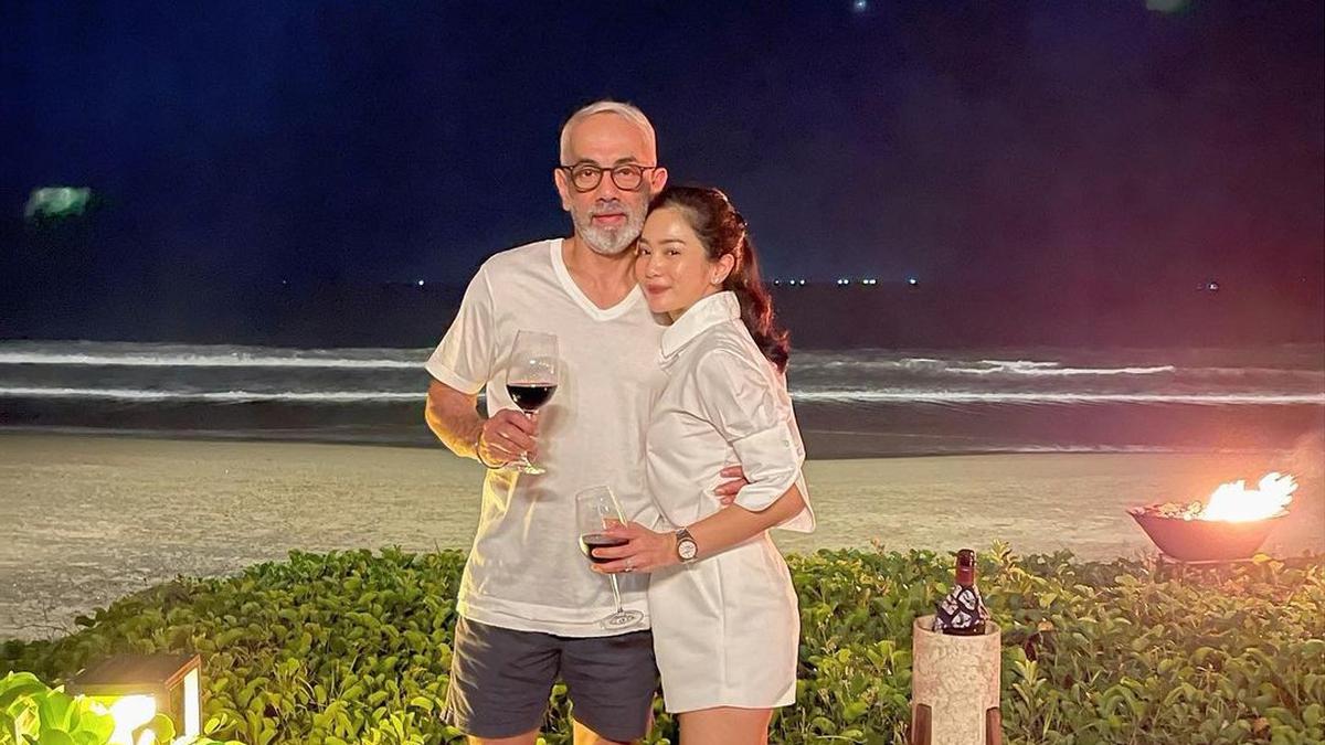 Anniversary ke-7, Berikut Potret Kemesraan Bunga Zainal dan Sukhdev ...