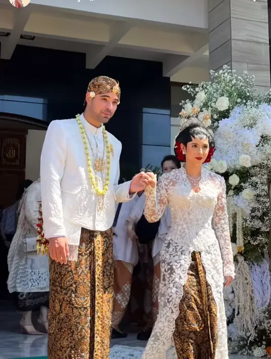 Potret Daniel Mantan Suami Susi Pudjiastuti Nikahkan Nadine Kaiser, Berlangsung Khidmat - Foto ...