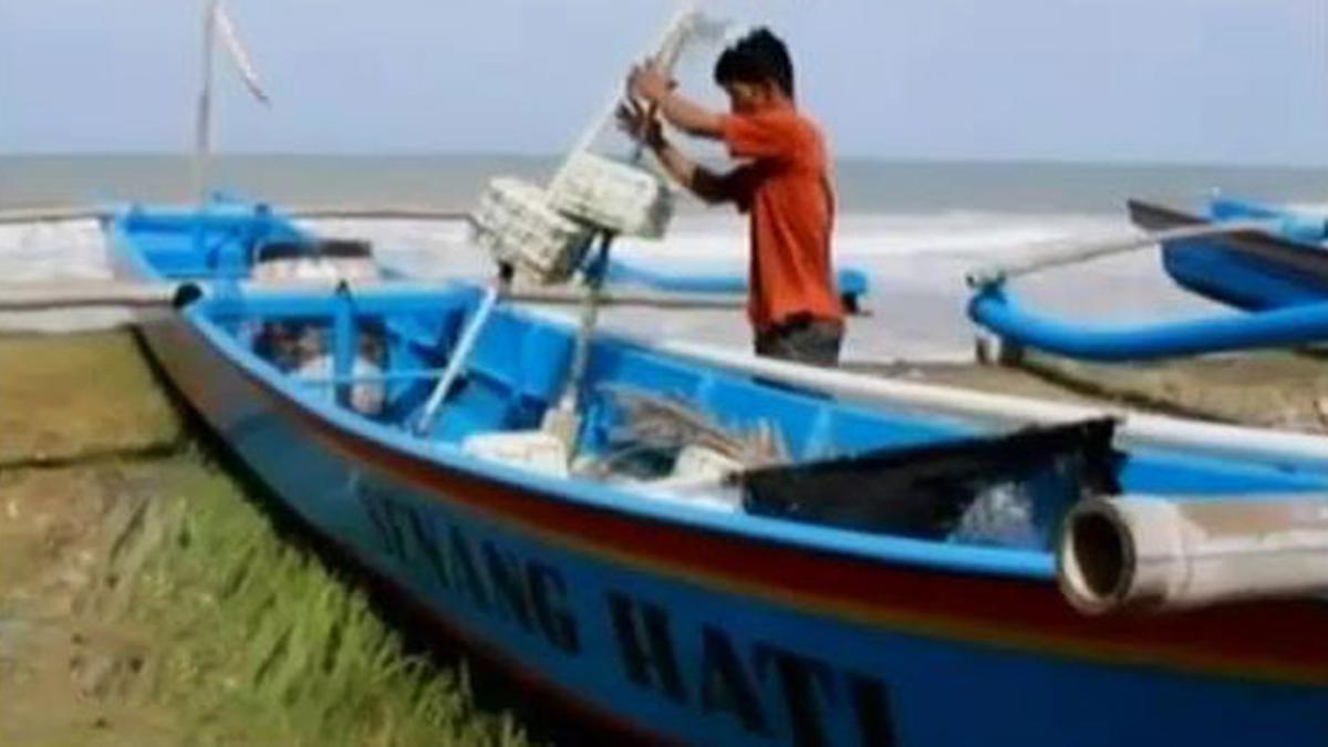 Cuaca Buruk dan Ombak Besar, Para Nelayan Pangandaran Merugi - TV Liputan6.com