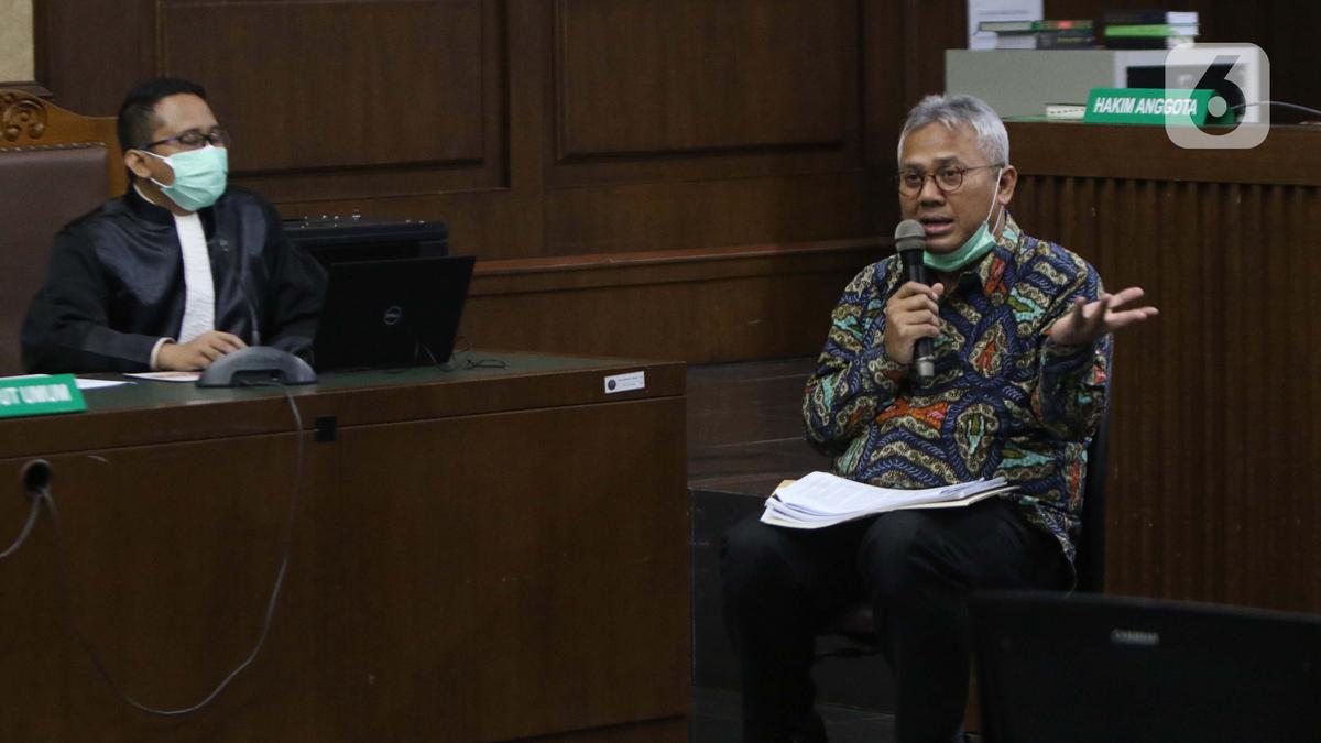 FOTO: Ketua KPU Bersaksi di Sidang Suap PAW Anggota DPR - Foto Liputan6.com