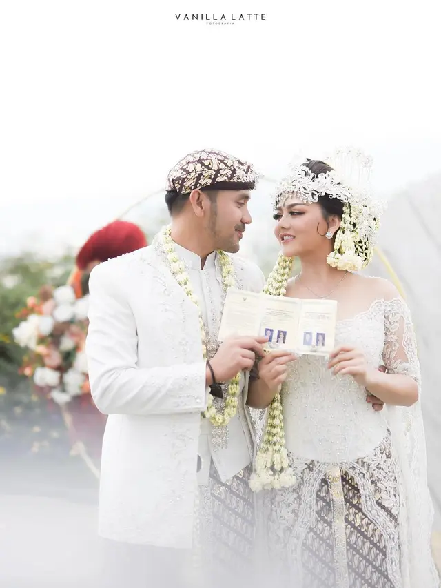 7 Potret Pernikahan Jenita Janet dengan Pengusaha Danu Sofwan - Hot Liputan6.com