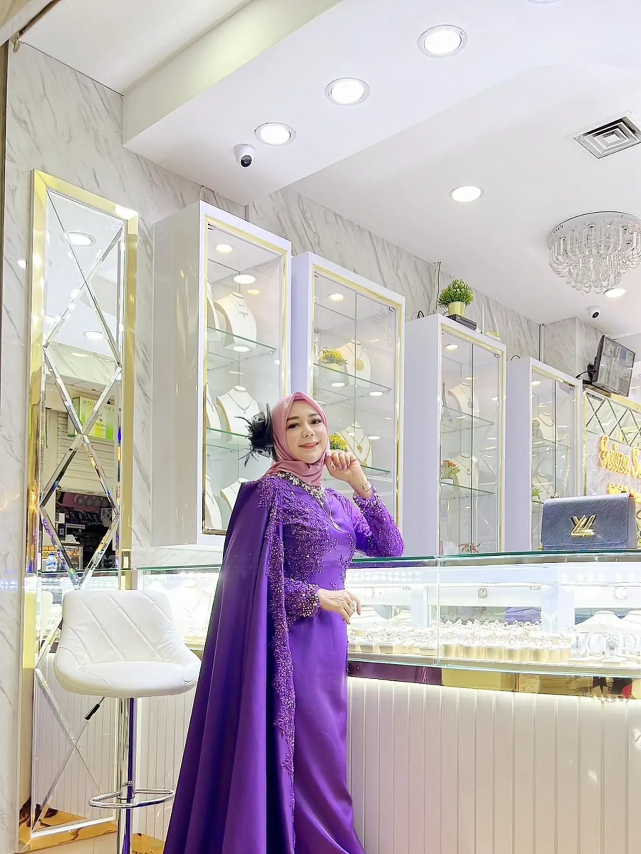 Selebgram Fitry Kurniaty Sorot Investasi Berlian, Beri Tips 4C Beli ...