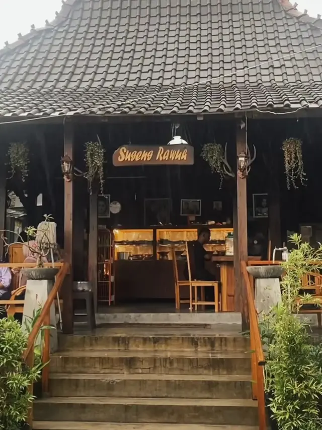 7 Potret Warung Makan Nunung di Solo, Alami Penurunan Pengunjung - Hot ...