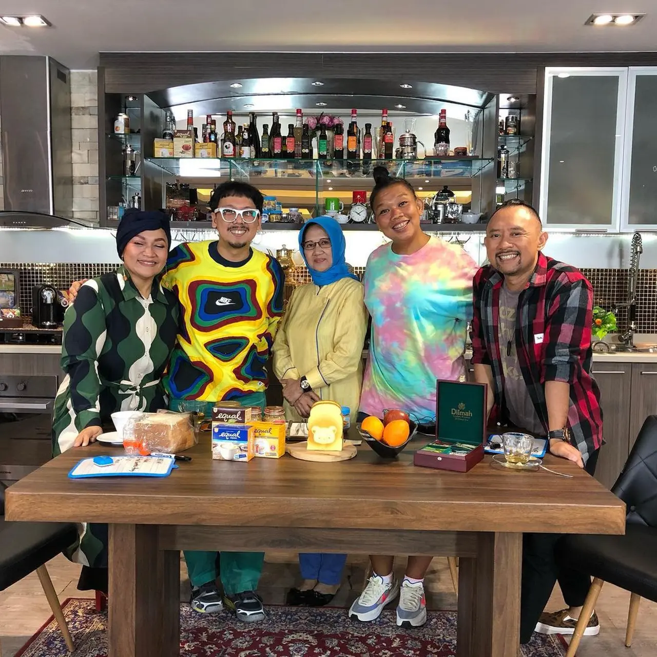 Ronal Surapradja Sering Ditemani Ibunda Usai Gugat Cerai Istri, Ini 5 ...