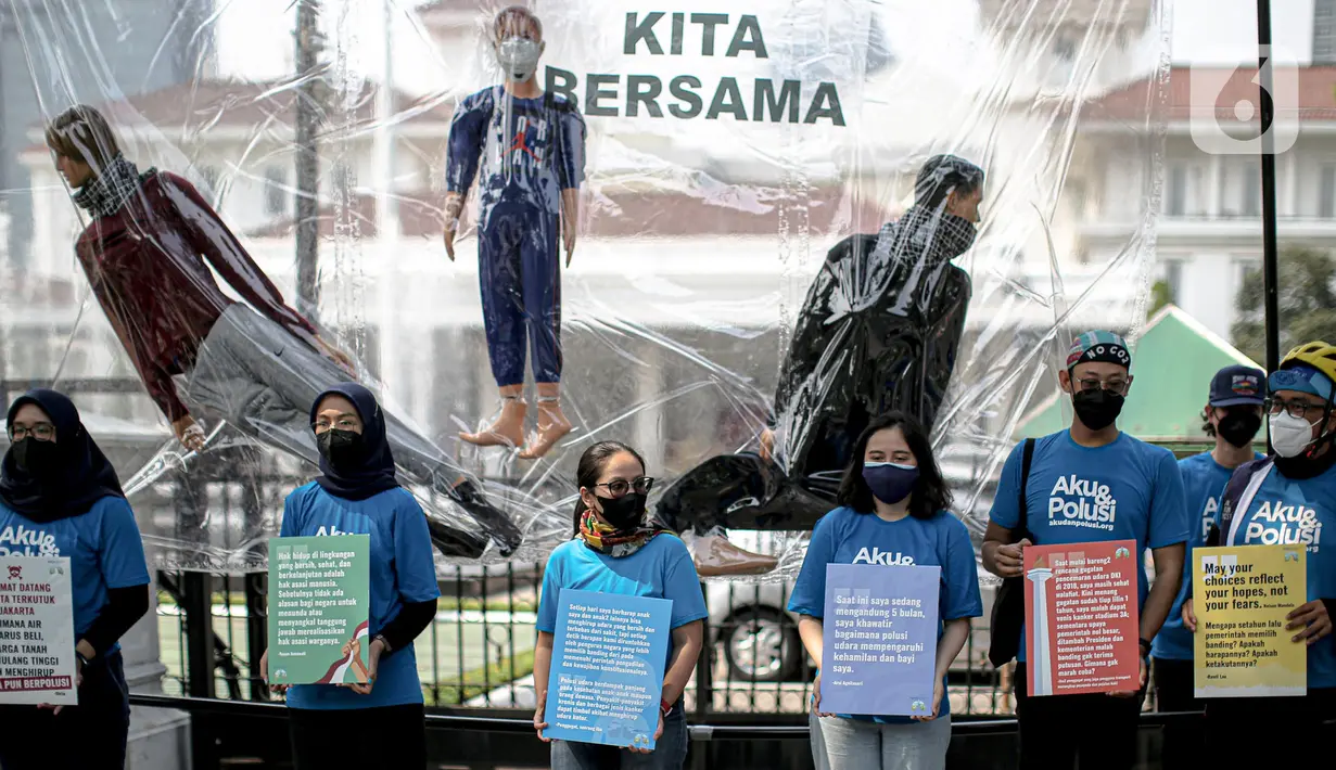 Aksi Simbolik Aktivis Lingkungan Menuntut Udara Bersih - Foto Liputan6.com