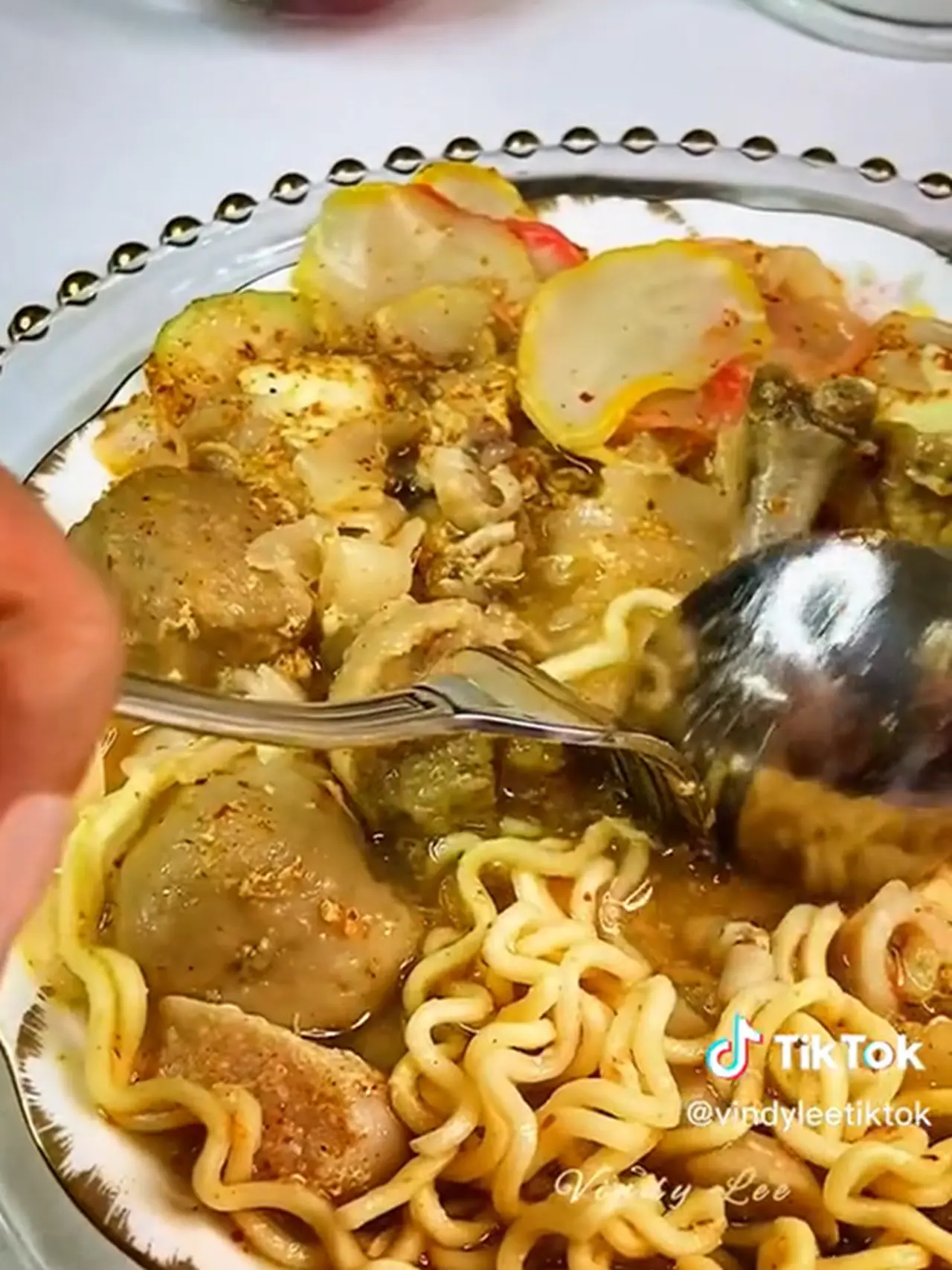 Tutorial Makan Seblak Mercon Anggunly Chef Vindy Lee Tuai Protes Warganet