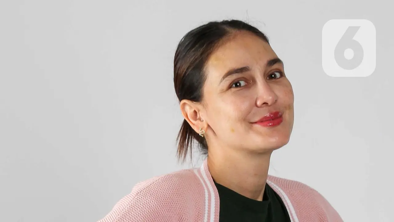 Ibu Luna Maya Beri Restu untuk Pernikahan dengan Maxime Bouttier ...