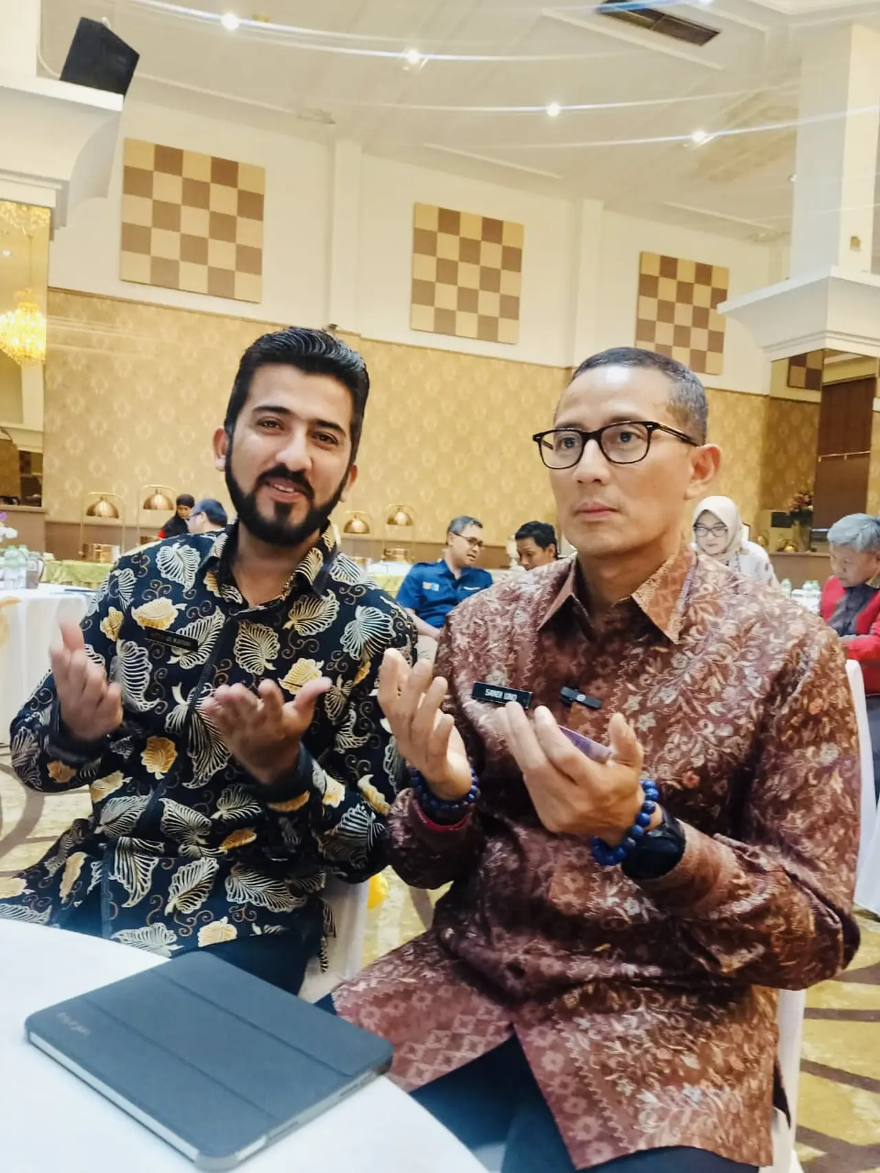 Selebgram Atta Ul Karim dan Sandiaga Uno Ngrobol Akrab di Ajang The ...