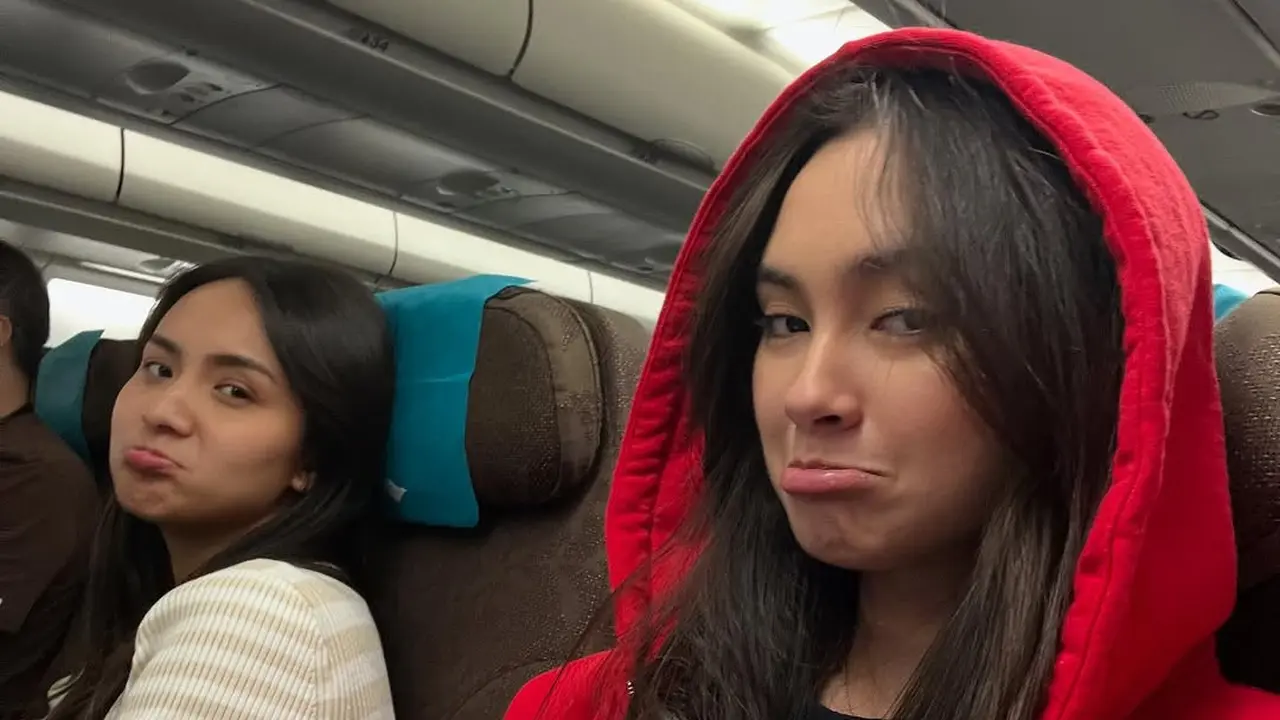 Bestie Bak Saudara Kembar, 4 Potret Kedekatan Si Cantik Caitlin ...