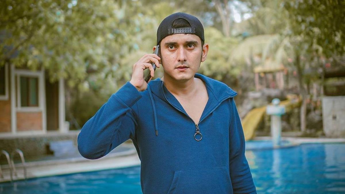 6 Potret Haydar Ali Assegaf, Pemeran James Si Sopir Angkot di Sinetron ...