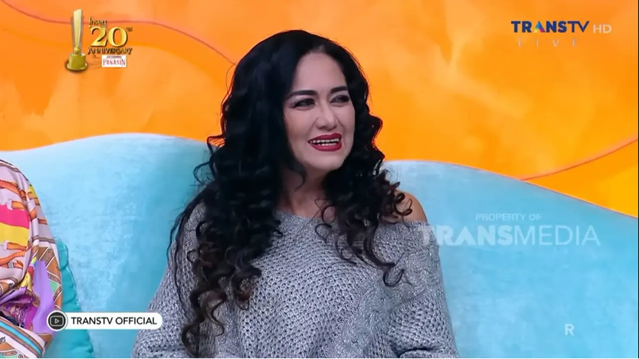 Kabar Terbaru Sally Marcelina Bintang Film Warkop DKI, Jualan Baju di Pinggir Jalan demi Biayai ...