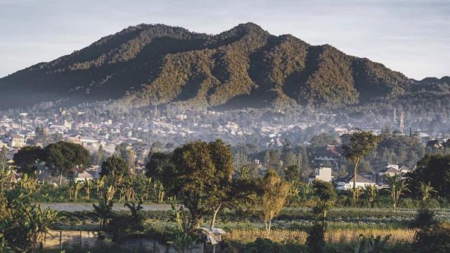 Longsor Cisarua Bandung Barat, 2 Jalur Pendakian Gunung Burangrang Ditutup