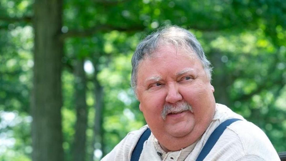 Profil Mike Hagerty Bintang Serial Friends yang Meninggal Dunia di Usia ...