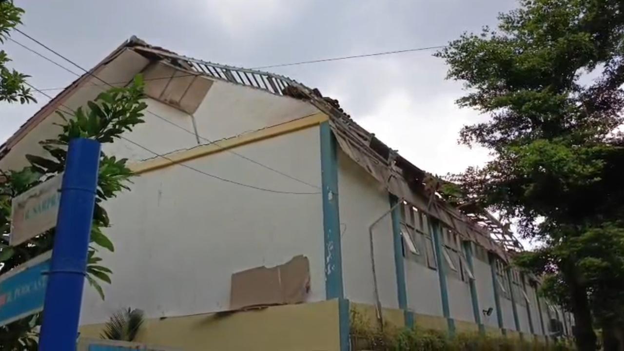Atap SMKN 1 Cileungsi Ambruk, Puluhan Siswa dan Guru Sedang Belajar Tertimpa Material Bangunan ...