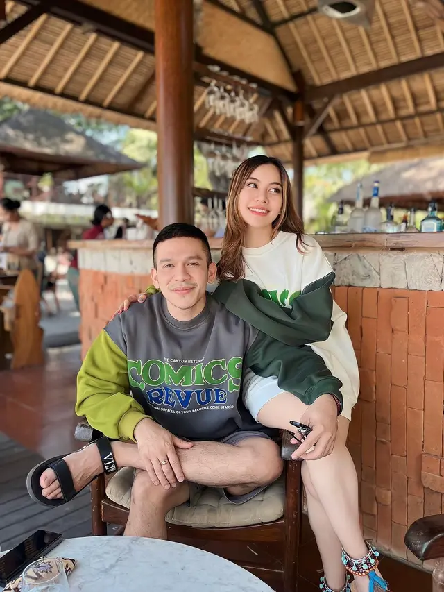 6 Potret Frislly Herlind Dekat Jordi Onsu Meski Mantan, Sudah Punya ...