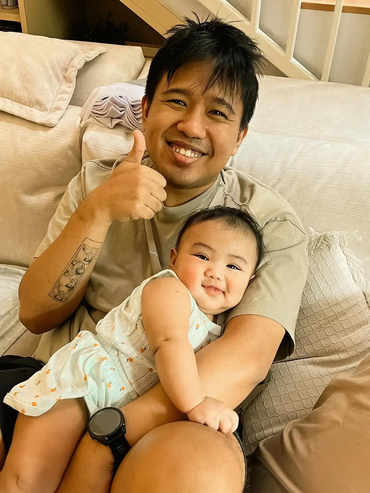 Potret Joshua Suherman Penuh Keceriaan Momong Baby Elio, Endingnya Tak ...