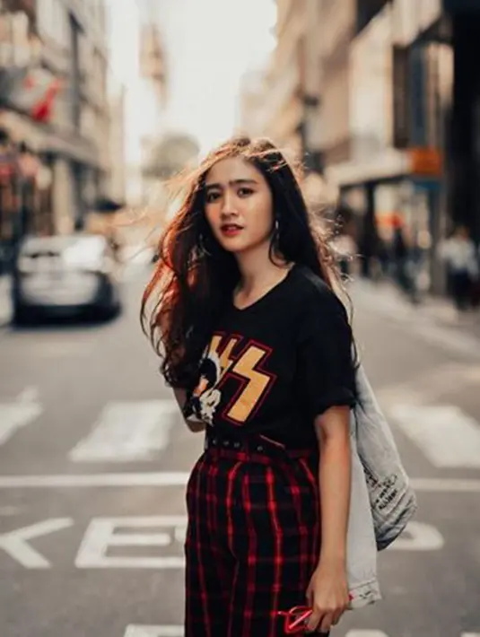 FOTO: Gaya OOTD yang Instagramable ala Febby Rastanty - Foto Liputan6.com