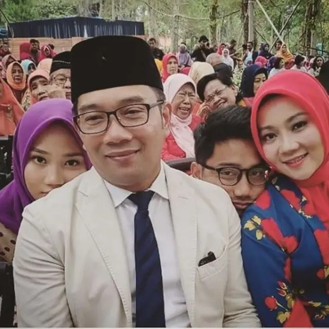 Foto Wisuda Putri Ridwan Kamil Memukau Warganet - Lifestyle Liputan6.com