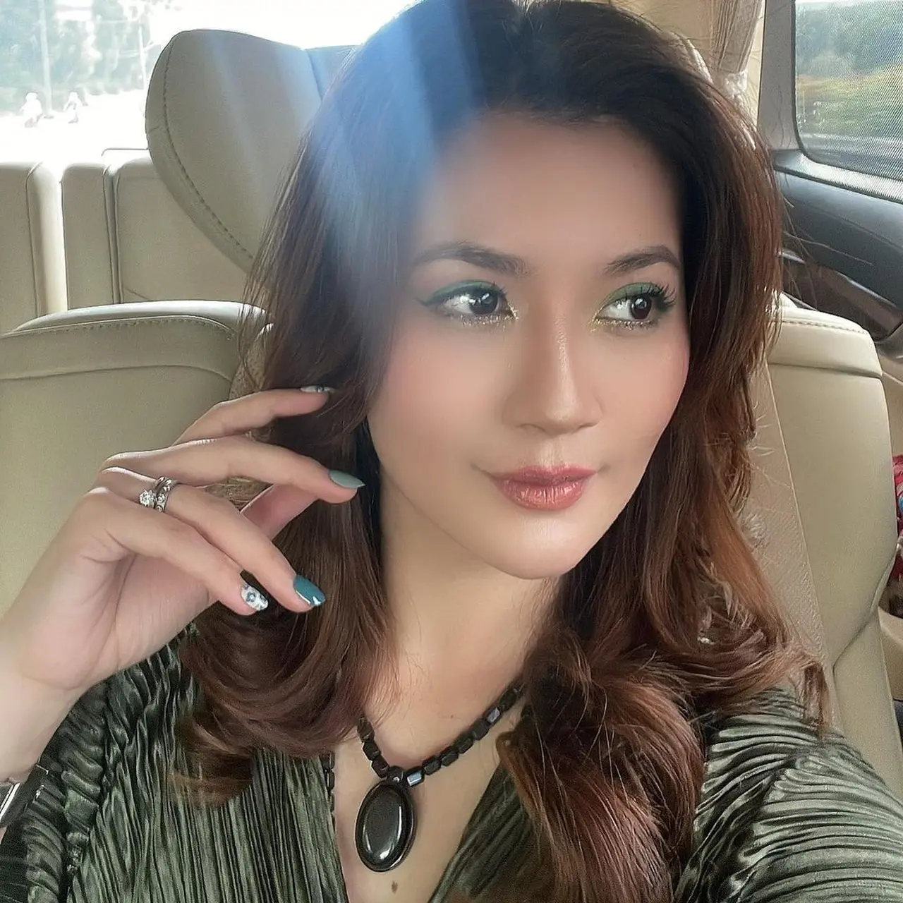 10 Potret Teranyar Asty Ananta, Wajahnya Tirus Mirip Bintang K-Pop