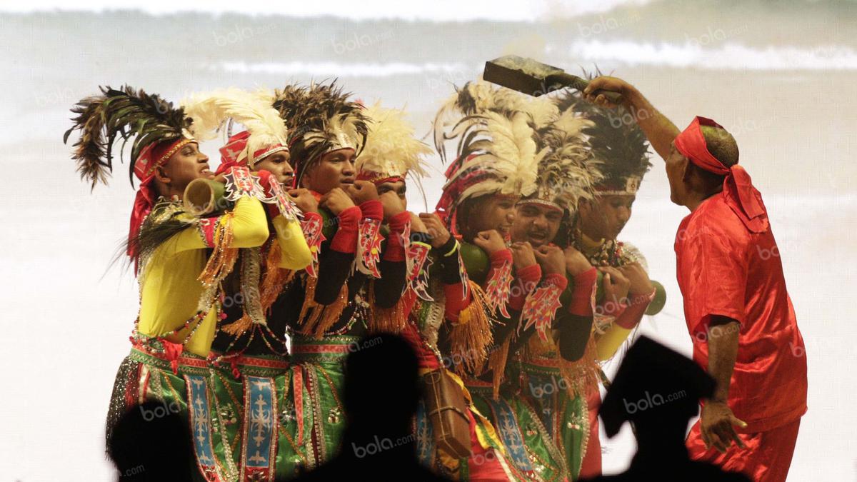 Mengenal Atraksi Mistis Bambu Gila Khas Maluku