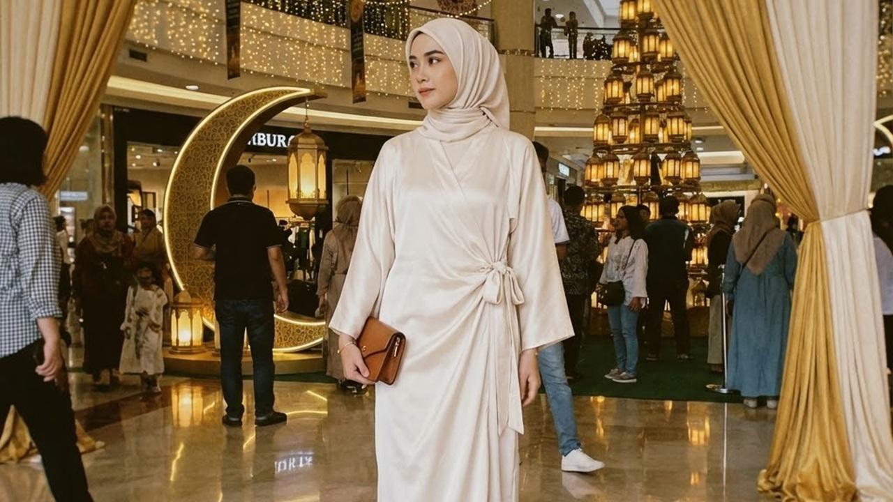 10 Model Gamis Ivory Satin yang Elegan untuk Bukber 2026, Tampil Cantik ...