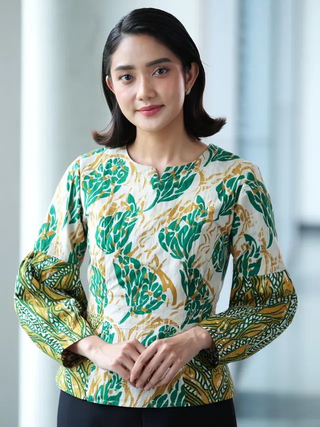9 Pilihan Blouse Batik Wanita Kerja Model Simple Elegan, Cocok untuk ...