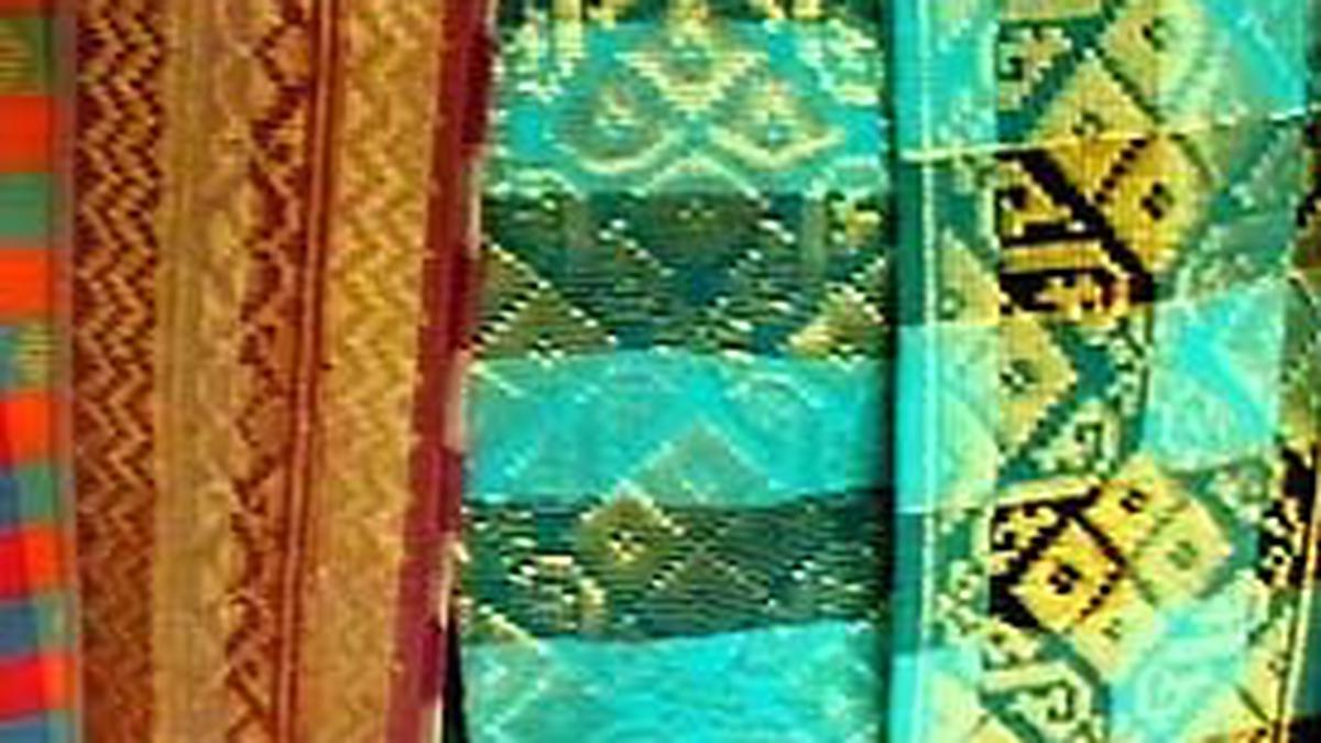 Kualitas Kain Songket Riau Diakui - News Liputan6.com