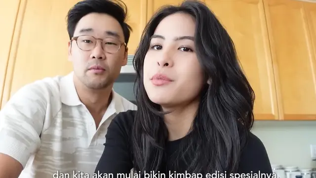 8 Momen Maudy Ayunda dan Jesse Choi Masak Rendang Kimbab, So Sweet - Hot Liputan6.com